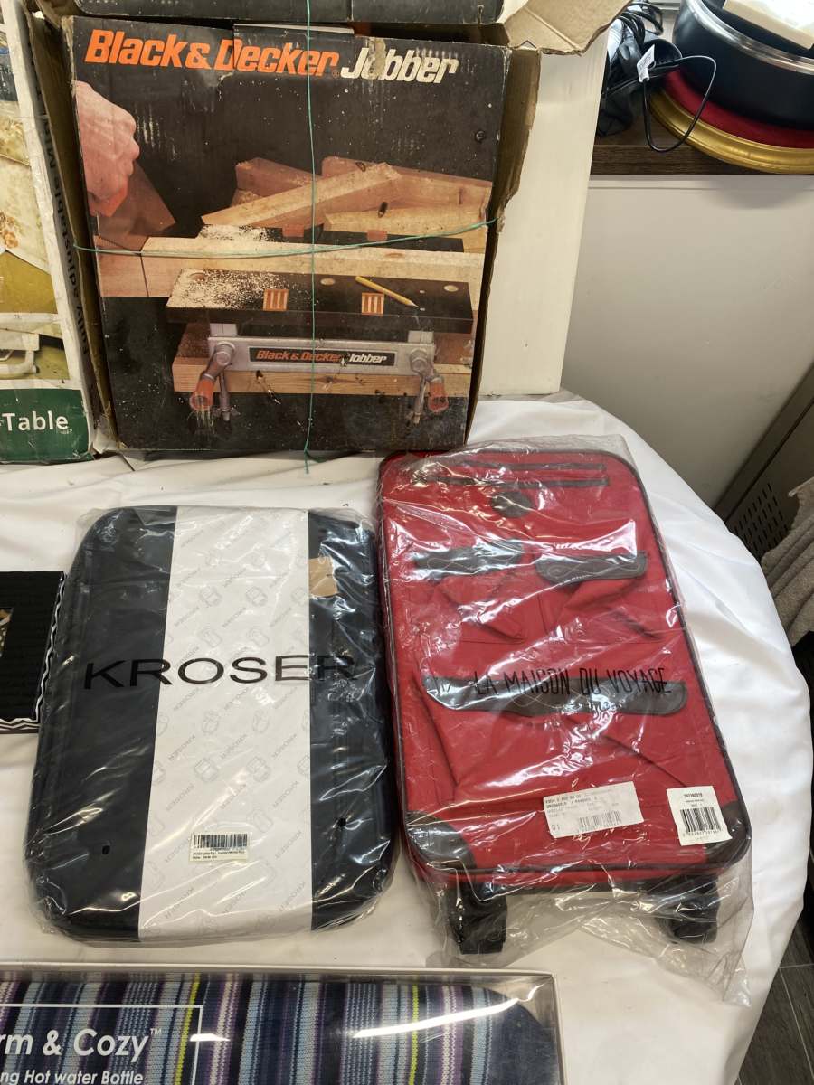 FF038-LAP TOP BAG-CD PLAYER-TABLE-BLACK & DECKER JOBBER-ECT-COLLECT ...